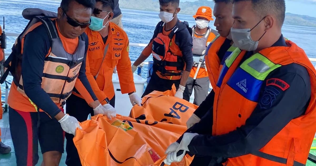 Indonesian Rescuers Recover Body of Spanish Tourist Following Boat ...